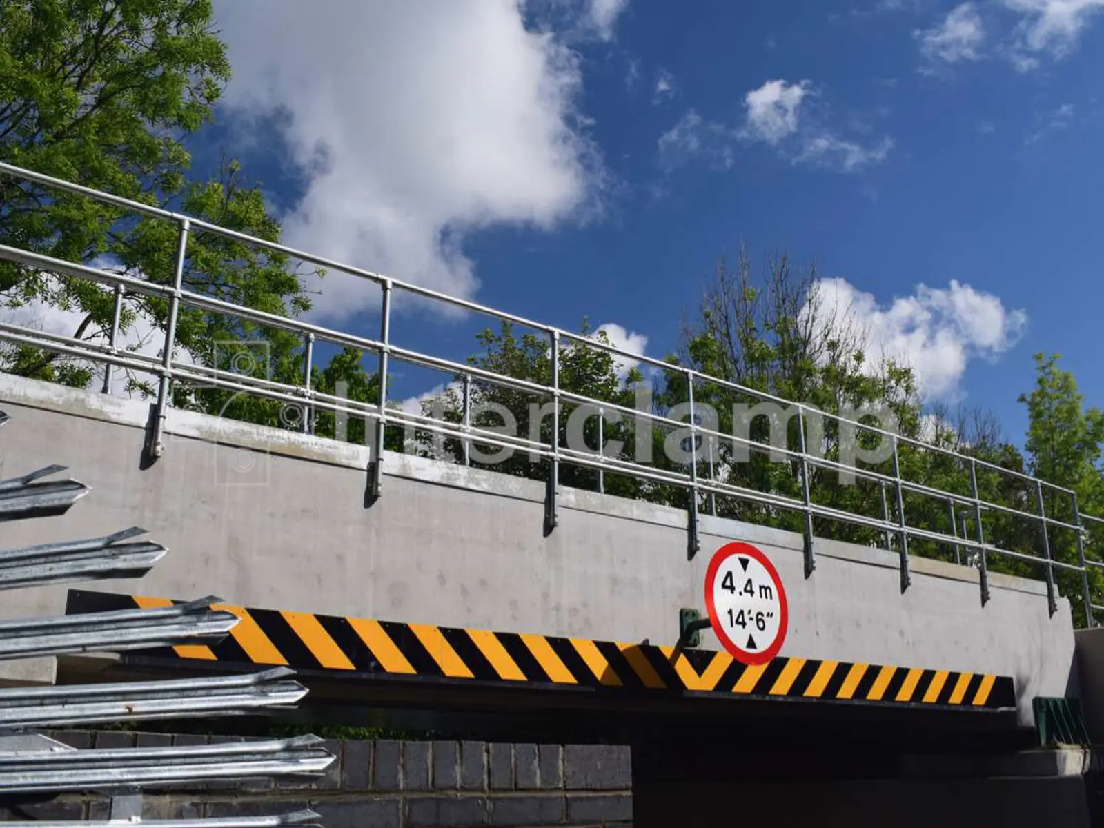 Rail Bridge Interclamp Guardrail