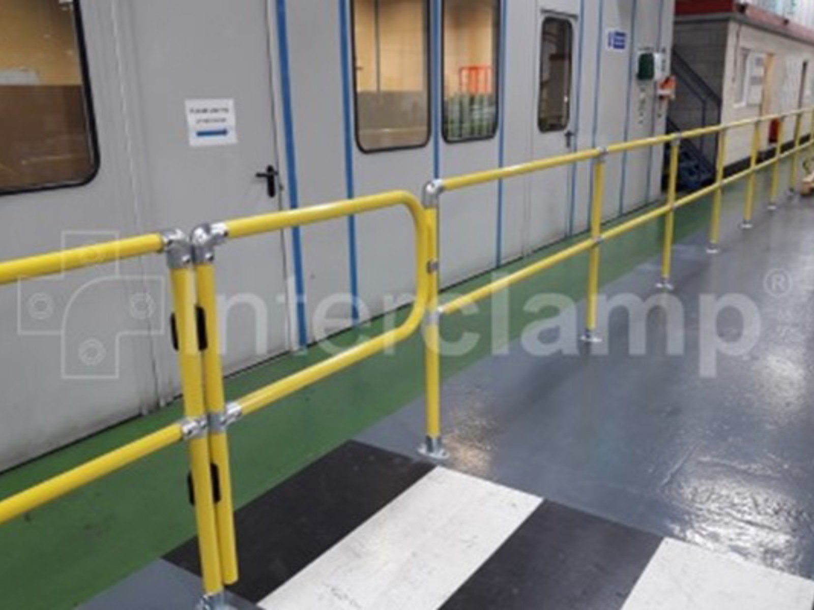 Interclamp® Safety Gate - Durable Self-Closing Safety Gate Interclamp® Safety Gate - Durable Self-Closing Safety Gate
